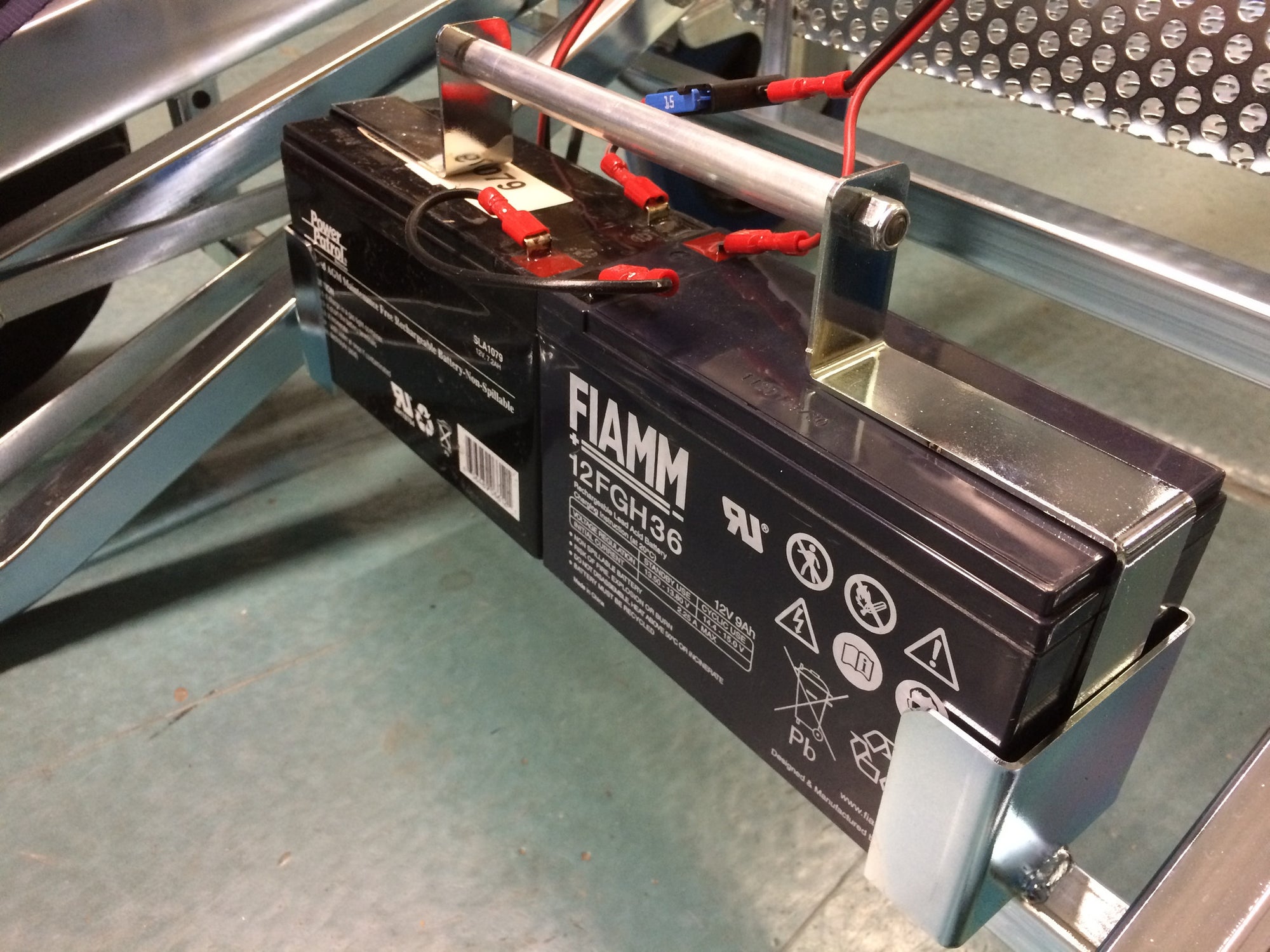 Dalmi Hookless Teamlift Electric Kart Stand *Free Batteries and ...